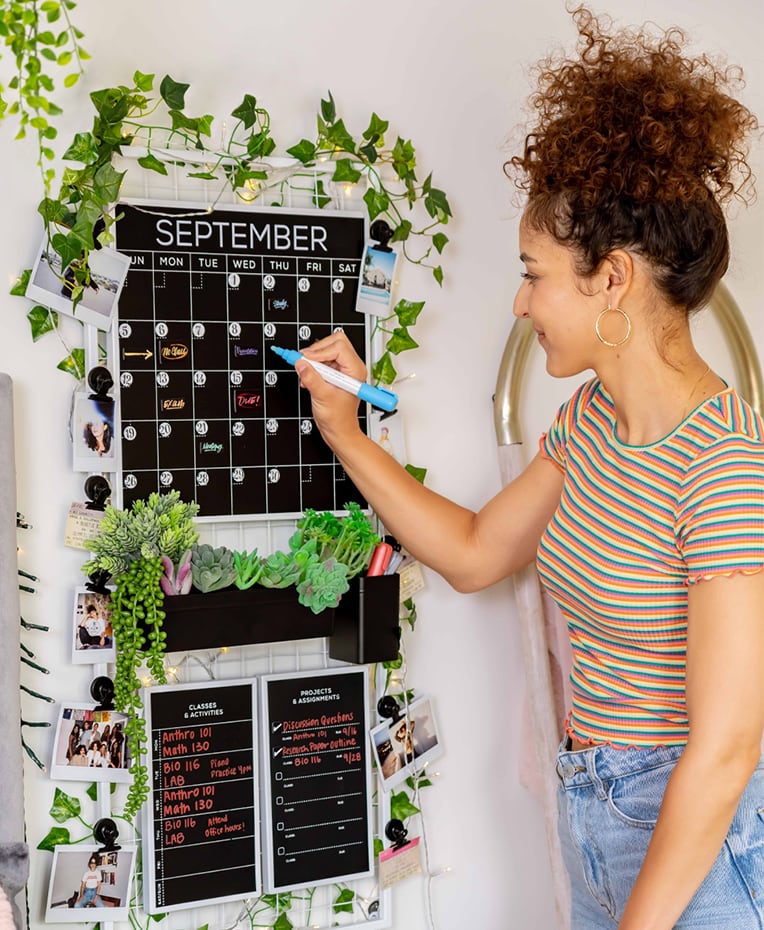 THE CHARLIE Wall Organizer